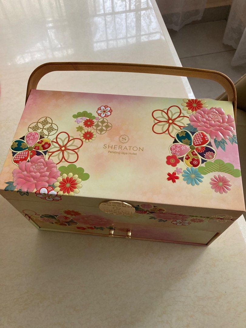 Sheraton mooncake box, Furniture & Home Living, Home Improvement ...
