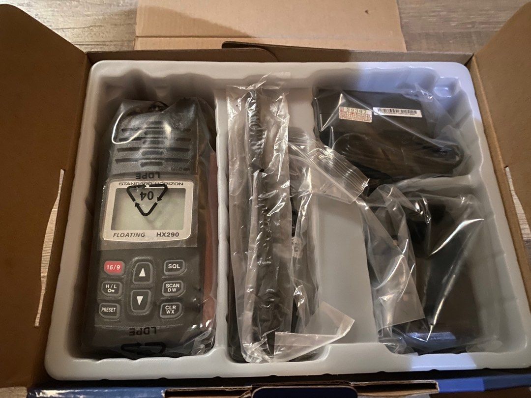 Standard Horizon floating tranceiver, Mobile Phones & Gadgets, Walkie ...