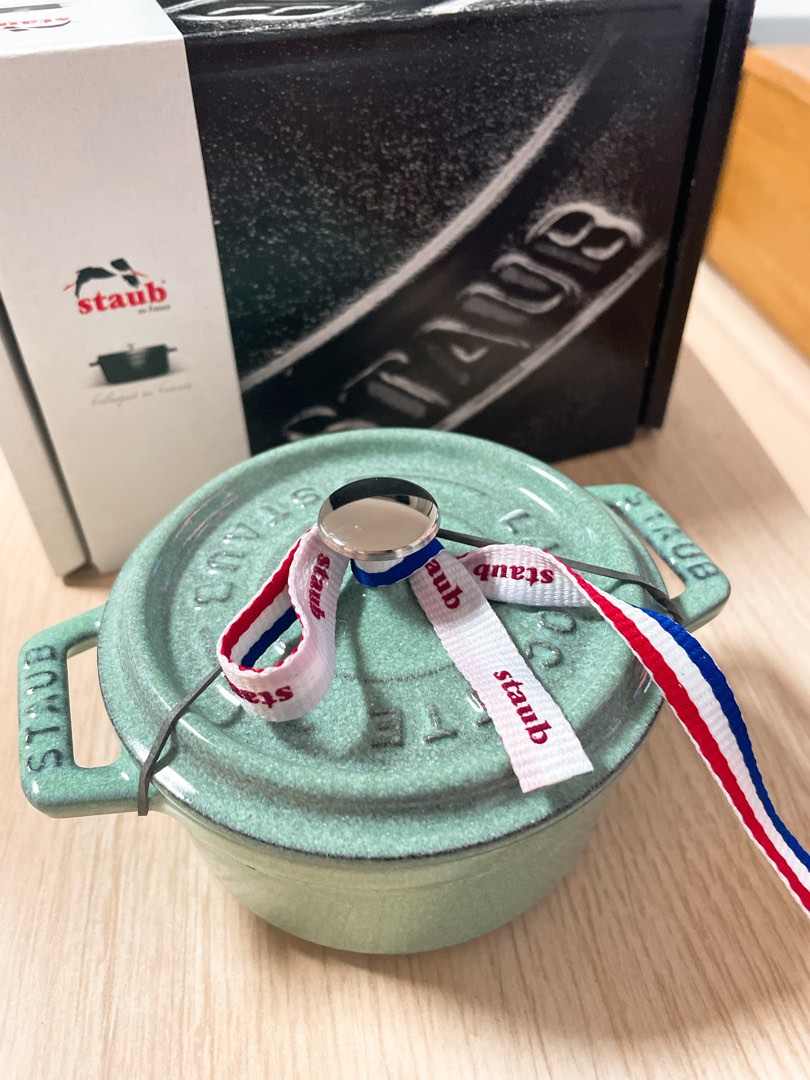 Staub mini 鐵鑄鍋 10cm, 傢俬＆家居, 廚具和餐具, 炊具及配件 - Carousell