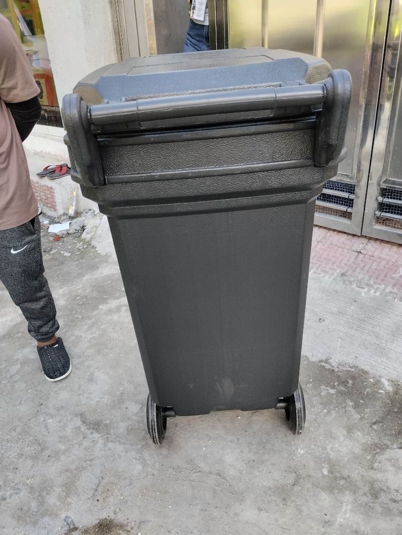 Trash bin roller king, Furniture & Home Living, Cleaning & Homecare ...