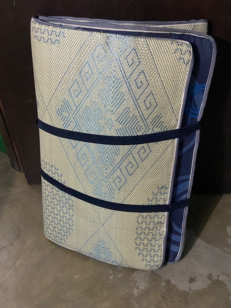 Travel Mat with banig., Furniture & Home Living, Furniture, Other Home ...