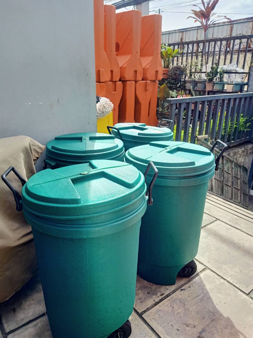 TROLLING TRASH BIN WITH WHEELS, Furniture & Home Living, Cleaning ...