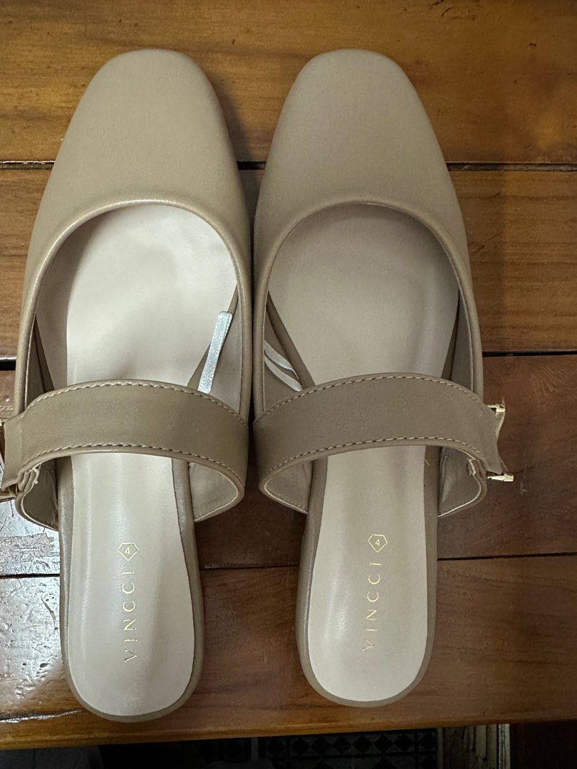 Vincci, Women's Fashion, Footwear, Flats on Carousell