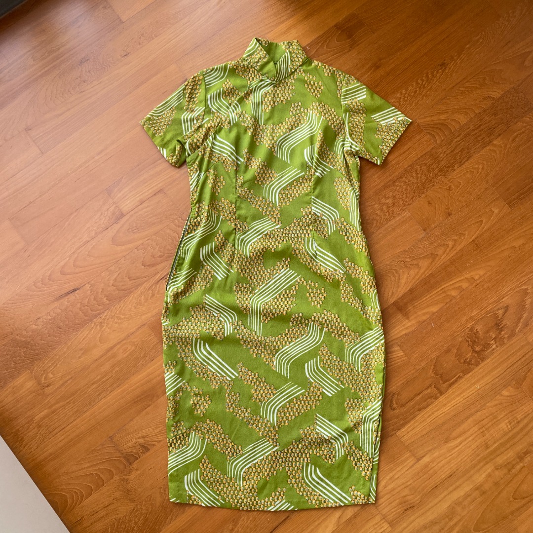 Vintage 1960s Green Novelty Print Cheongsam Qipao Dress Womens