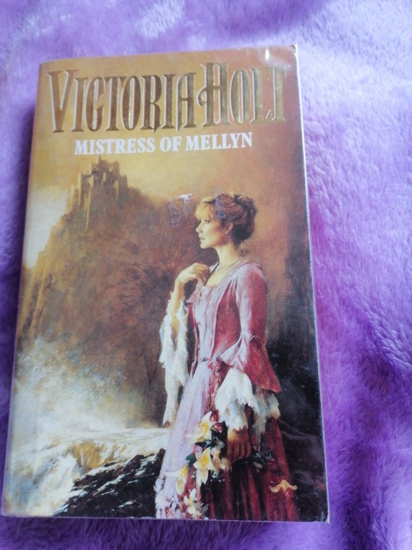 Vintage romance book : victoria holt mistress of mellyn, Hobbies & Toys, Books & Magazines ...