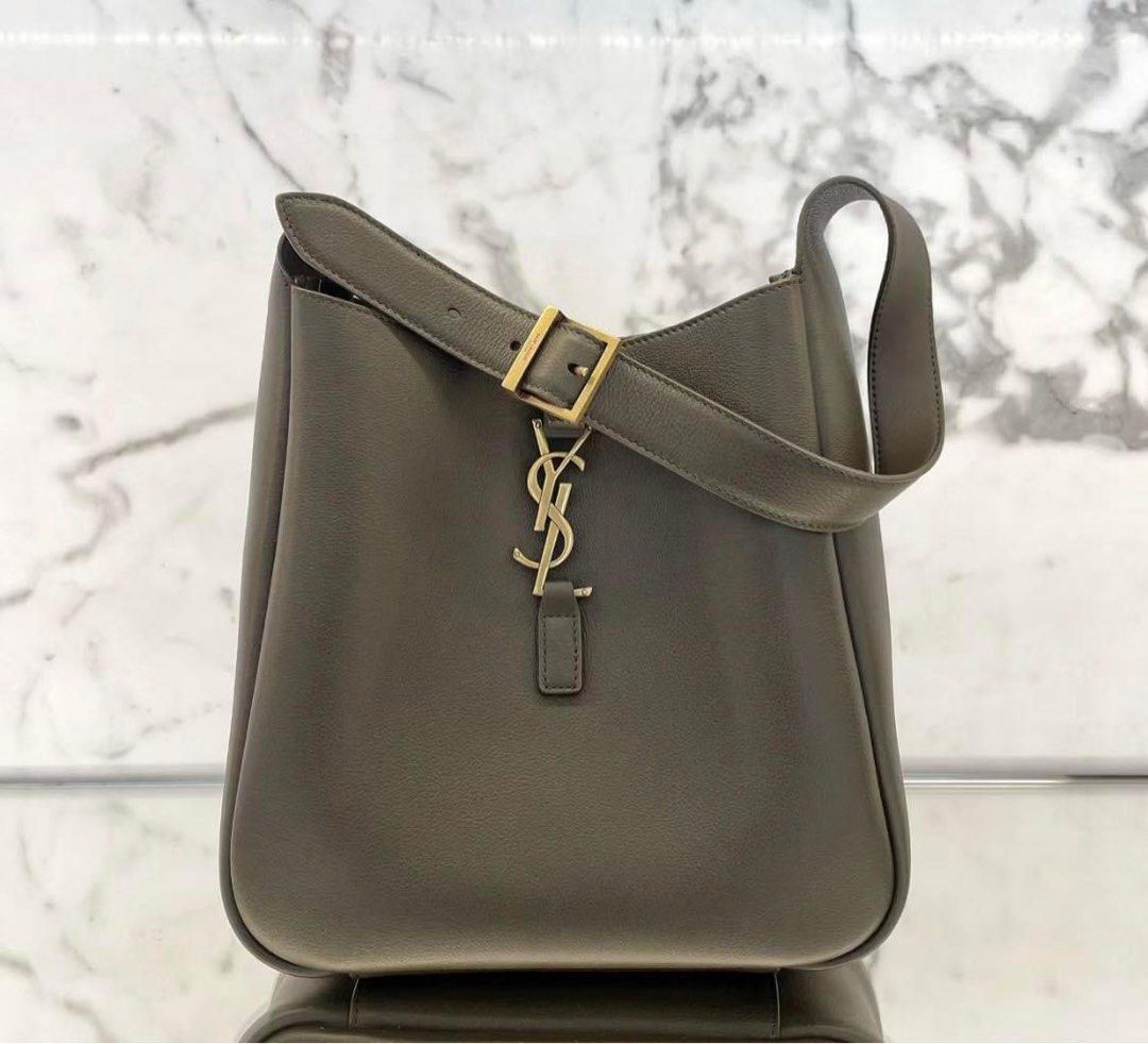 YSL hobo small light musk, 名牌, 手袋及銀包 - Carousell