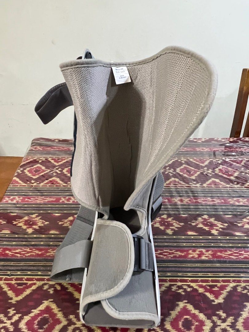 Aircast Walker Boots, Health & Nutrition, Braces, Support & Protection ...