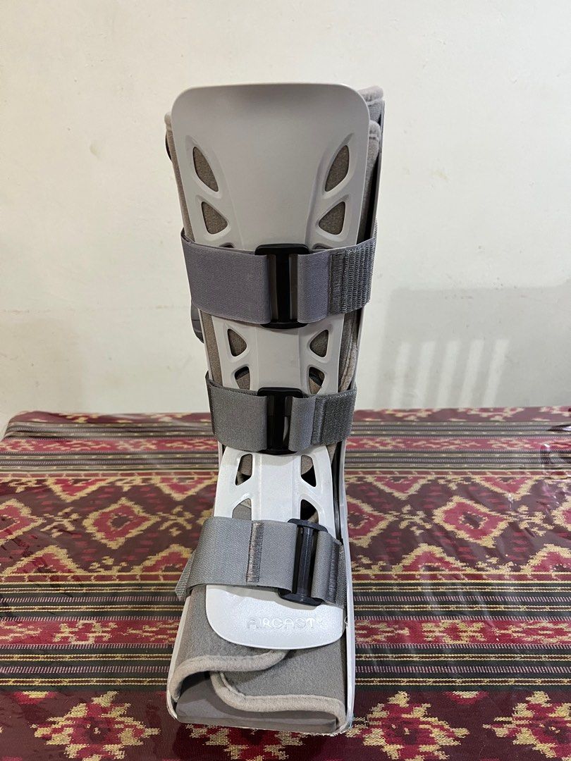 Aircast Walker Boots, Health & Nutrition, Braces, Support & Protection ...