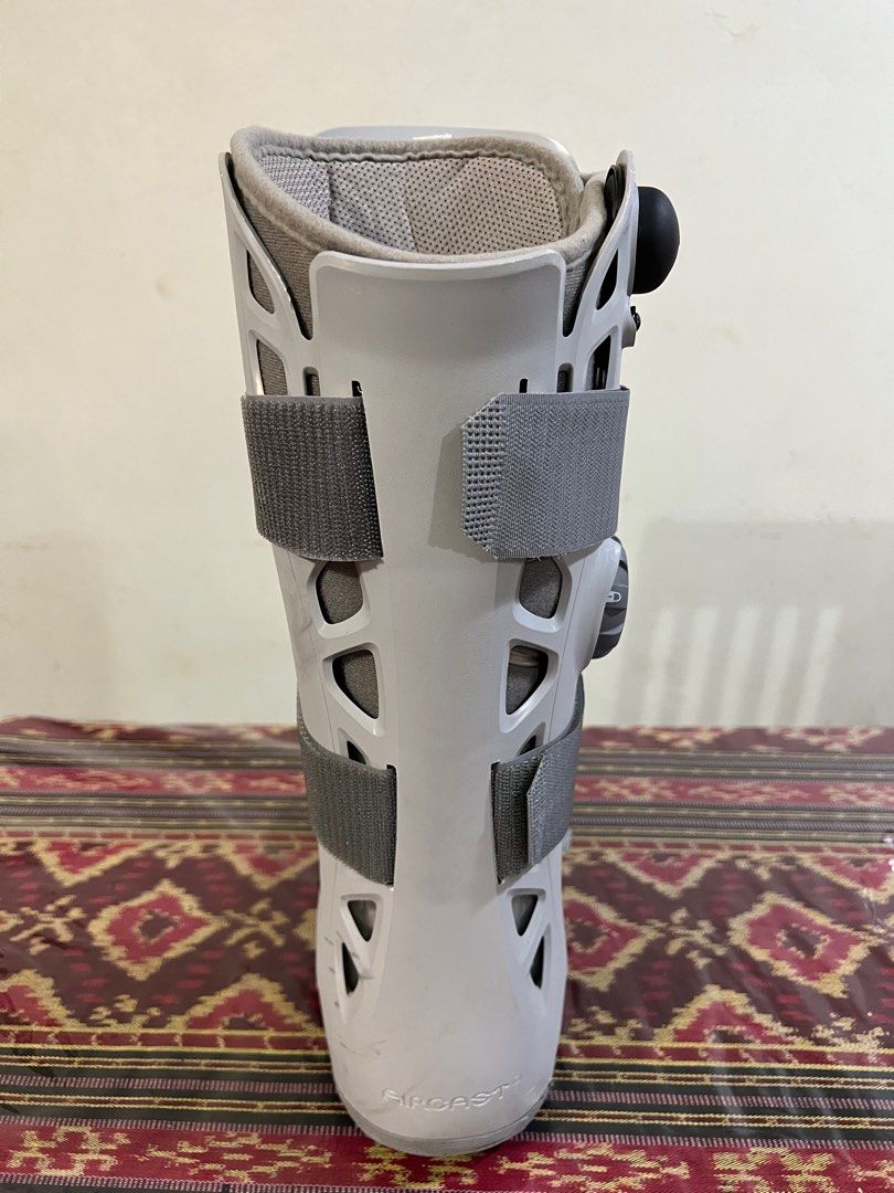 Aircast Walker Boots, Health & Nutrition, Braces, Support & Protection ...