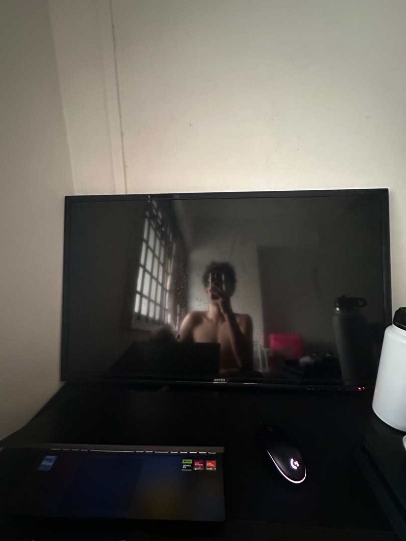 AKIRA 40 INCH TV, TV & Home Appliances, TV & Entertainment, TV on Carousell