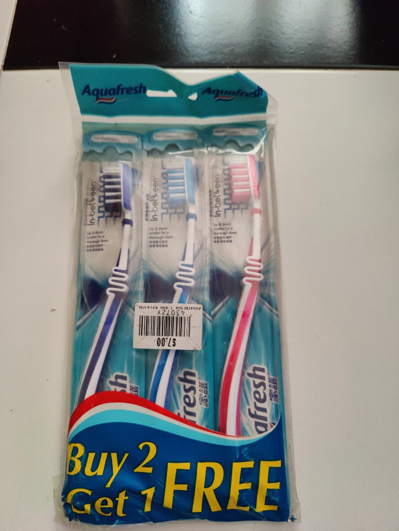 Aquafresh toothbrush (medium), Beauty & Personal Care, Oral Care on ...