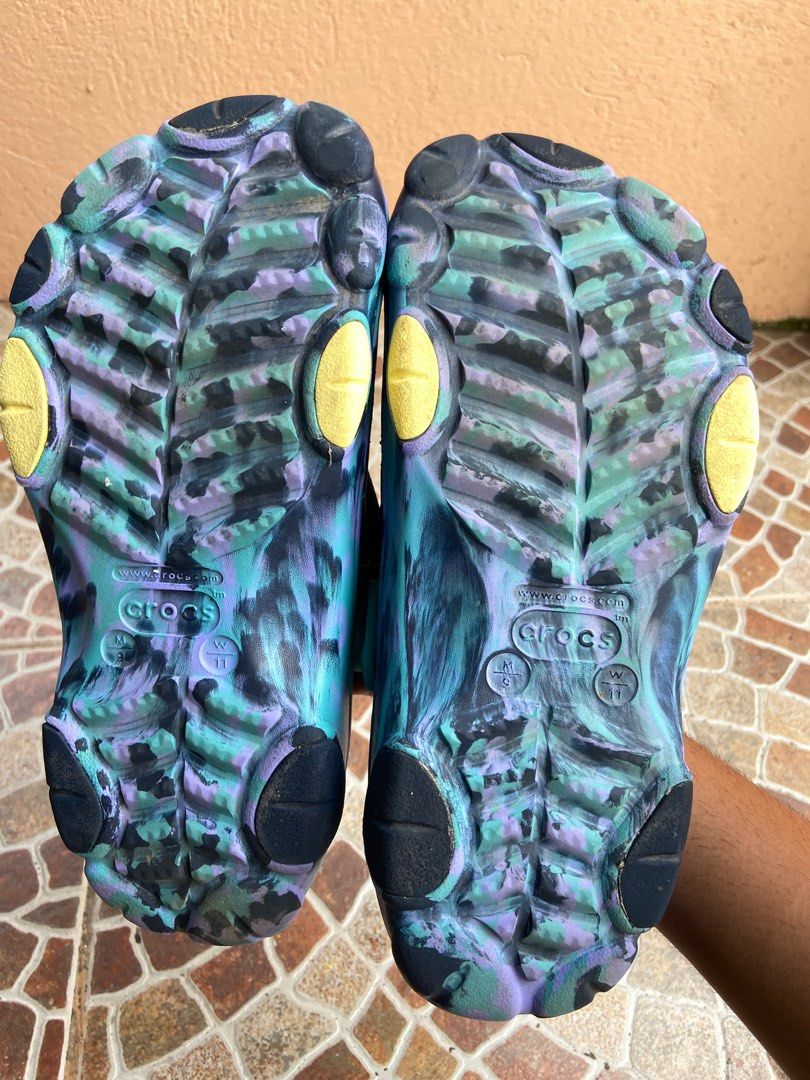 Crocs, Men's Fashion, Footwear, Slippers & Slides on Carousell