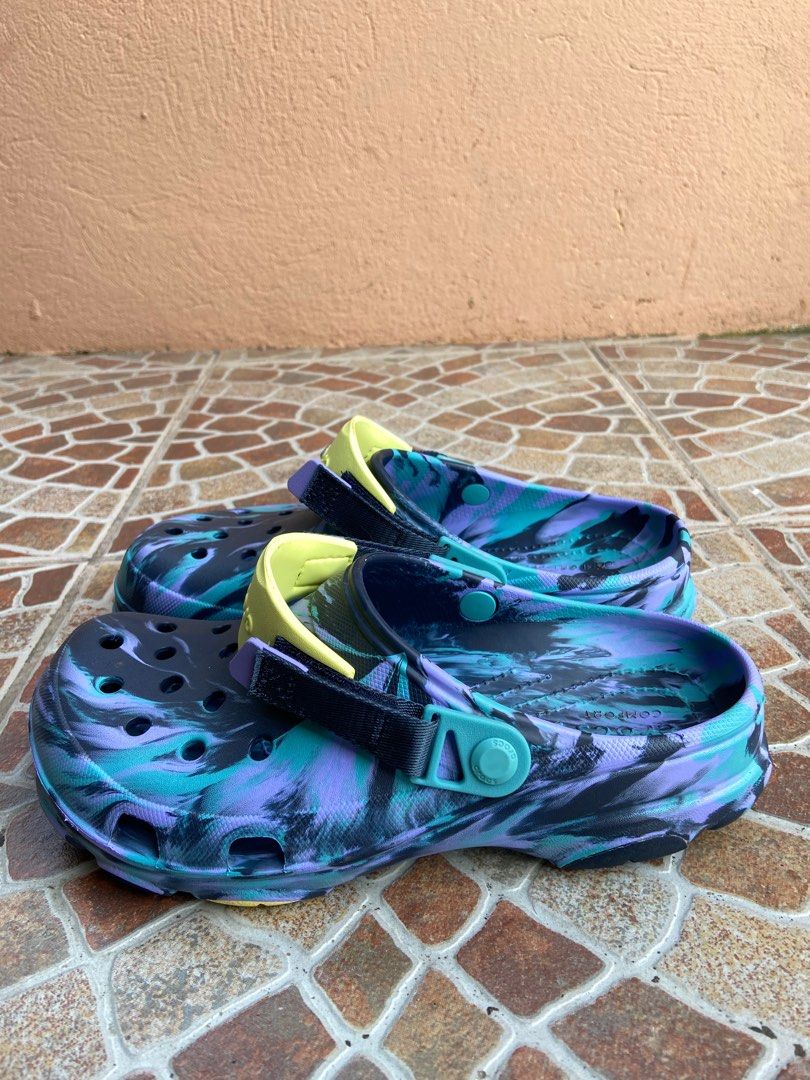 Crocs, Men's Fashion, Footwear, Slippers & Slides on Carousell