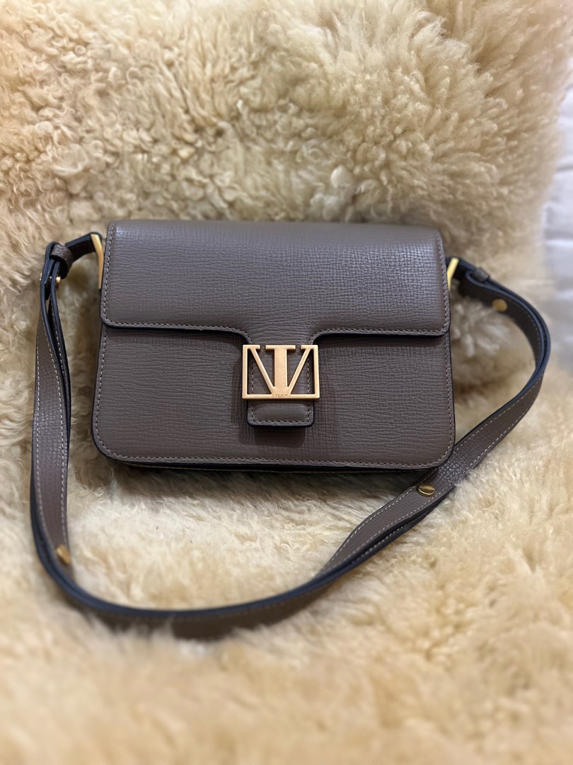 Dilaks sling/kili bag, Women's Fashion, Bags & Wallets, Cross-body Bags ...