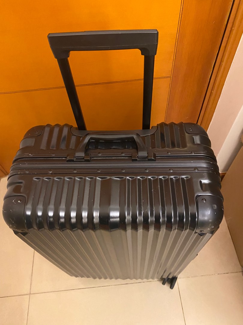 Hallmark Luggage, 興趣及遊戲, 旅行, 旅遊 - 旅行必需品及用品 - Carousell