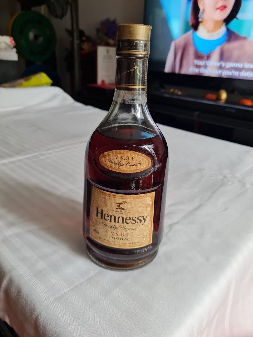 Hennessy VSOP 700ml, Food & Drinks, Alcoholic Beverages on Carousell