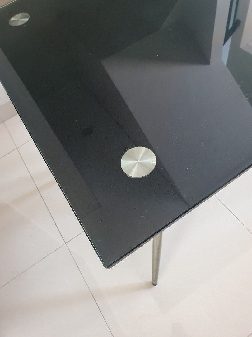 Informa meja makan kaca 130 x 70 cm, Perabotan Rumah di Carousell