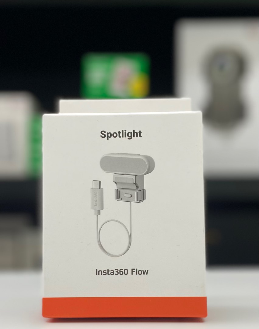 Insta360 Flow Spotlight Small And Light With A Snap-on Design ...