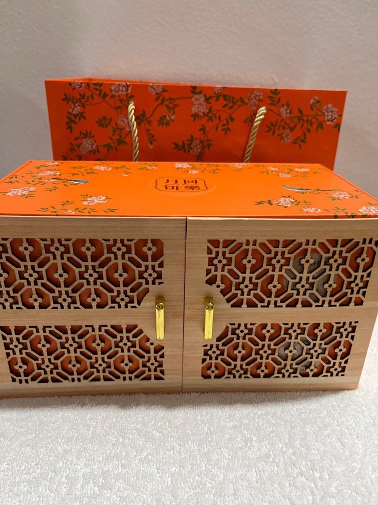 Jewellery Box / MoonCake Box, Women's Fashion, Jewelry & Organisers ...