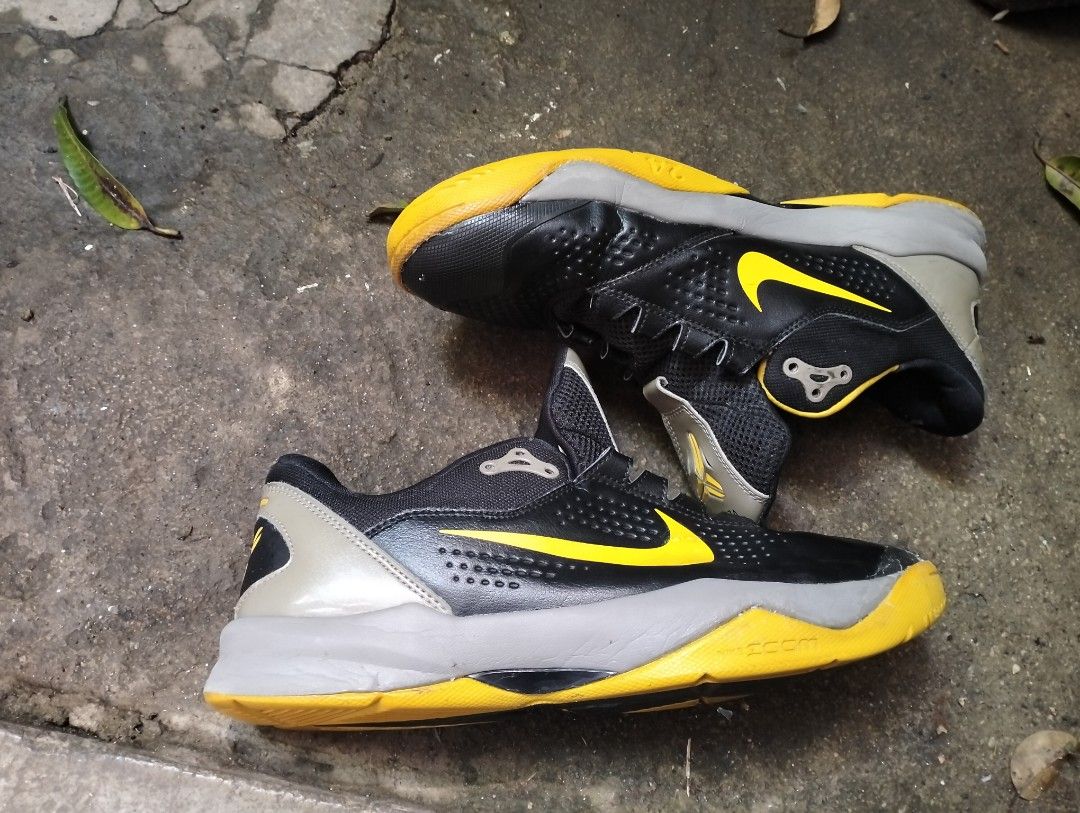 Kobe Venomenon 3, Men's Fashion, Activewear on Carousell