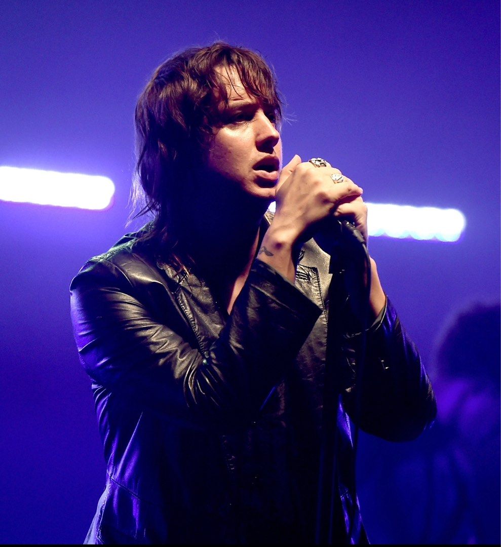 Looking for a Vocalist/Singer, Bulletin Board, Looking For on Carousell