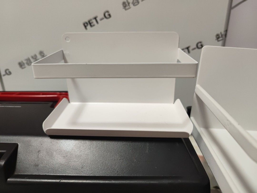 Magnetic sauce holder., Furniture & Home Living, Kitchenware ...