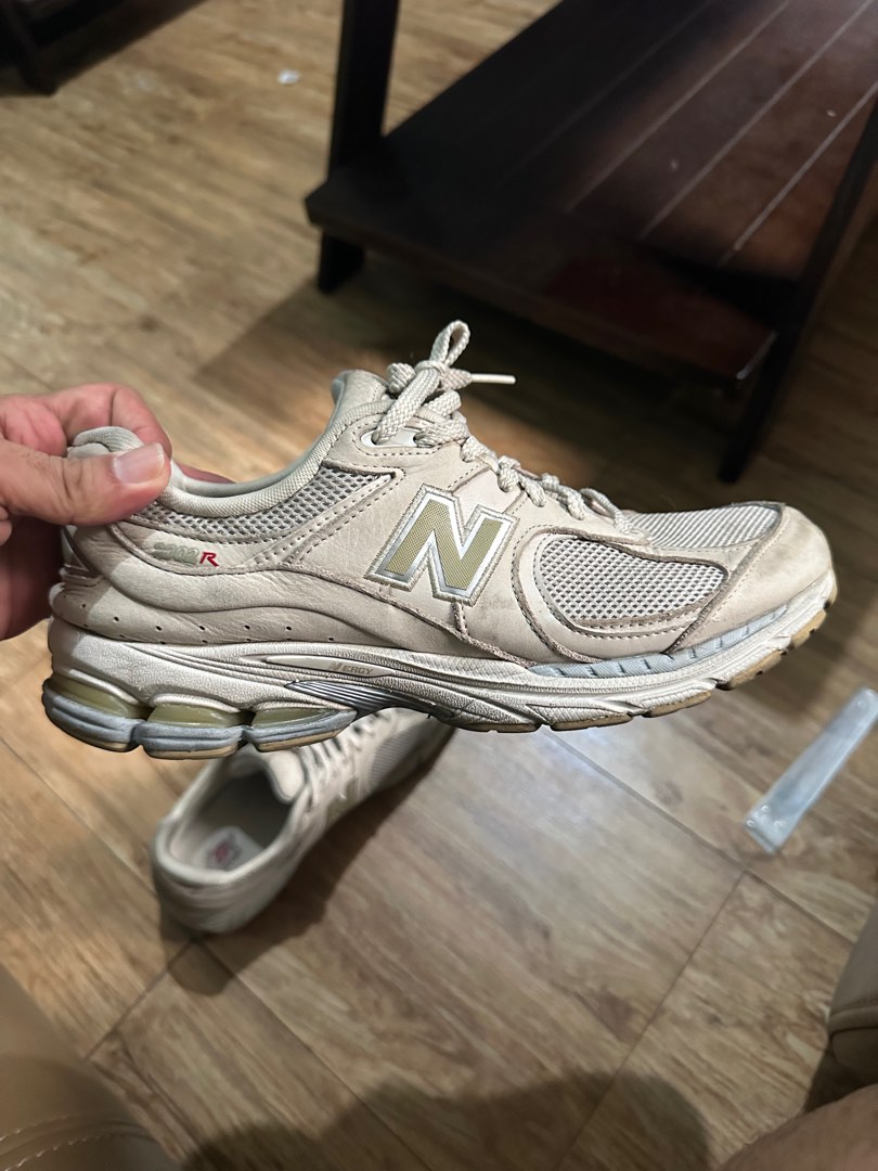 Nb 2002r Cream, Men's Fashion, Footwear, Sneakers on Carousell