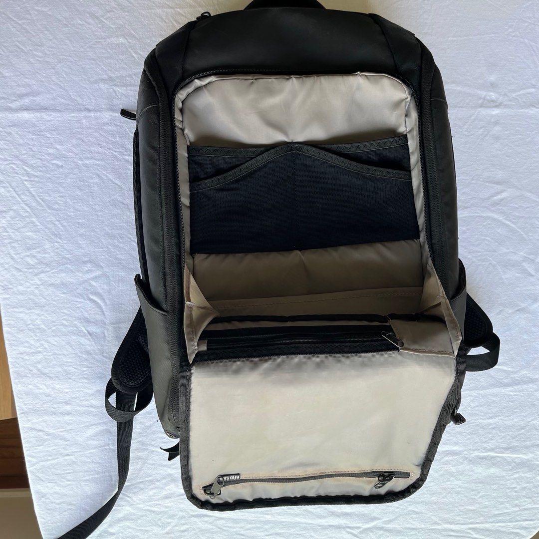 Nomatic 20L Backpack (Expandable 24L), Men's Fashion, Bags, Backpacks on Carousell