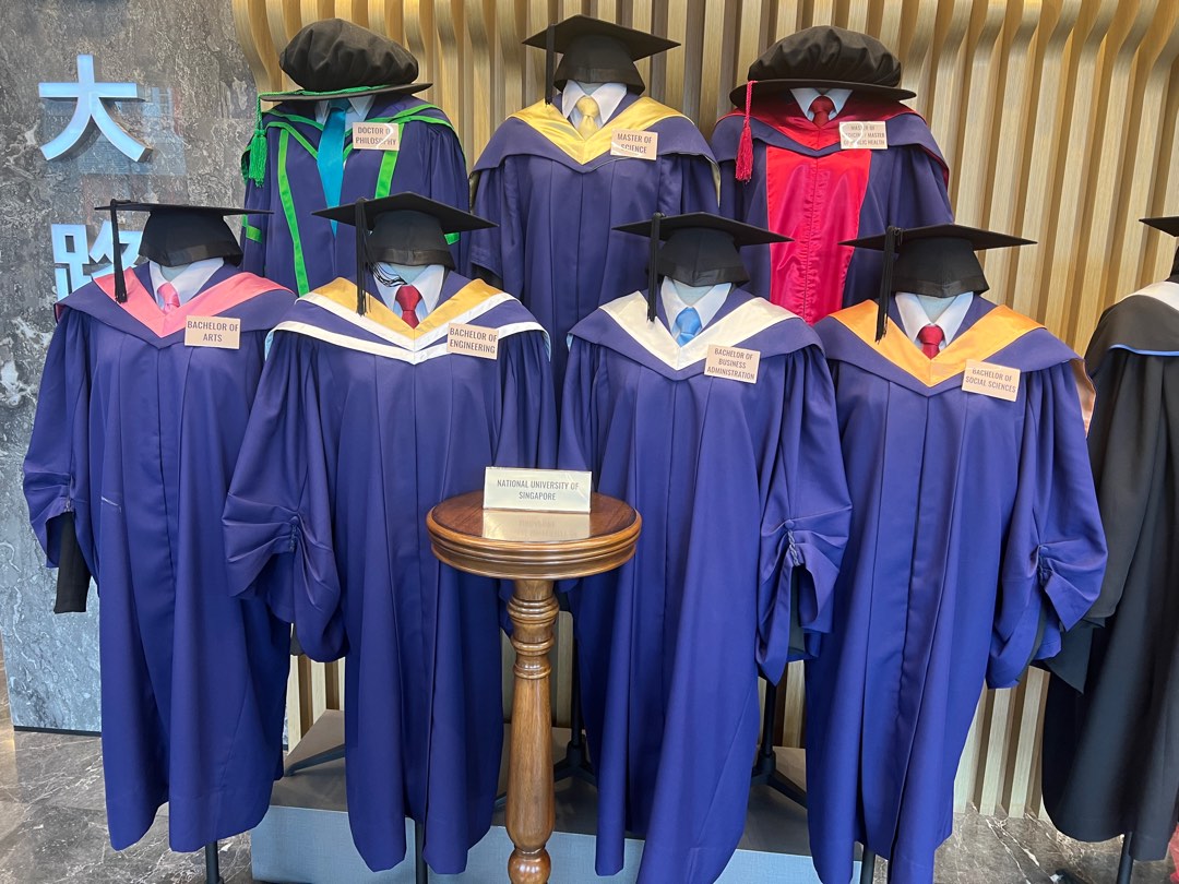 NUS graduation gown and hood (Master of Science), Men's Fashion, Coats ...