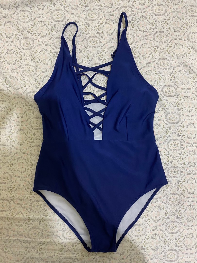 One piece padded swimsuit, Women's Fashion, Swimwear, Bikinis ...