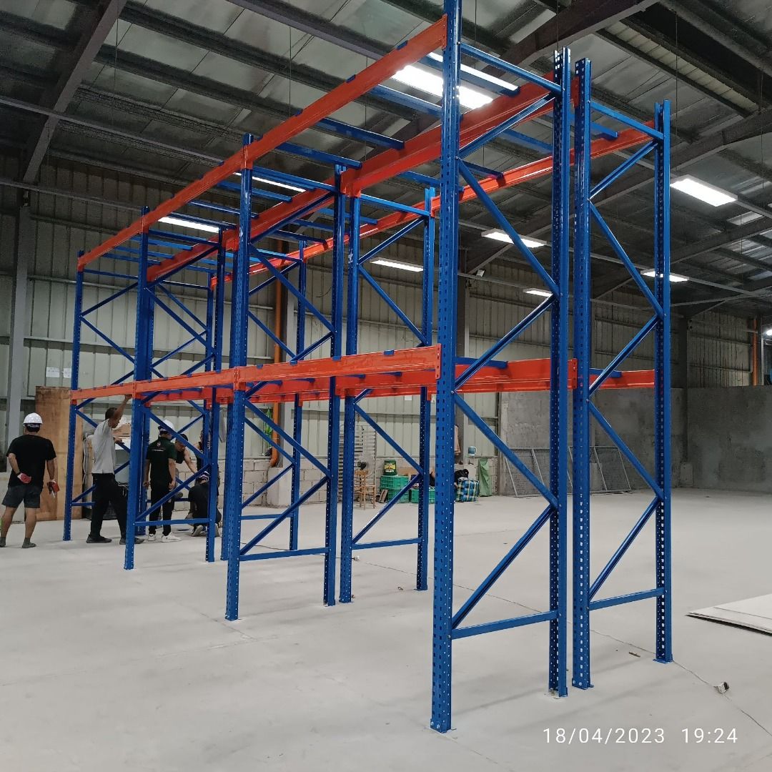 Pallet Rack Warehouse display - for Organizing Item, Furniture & Home ...