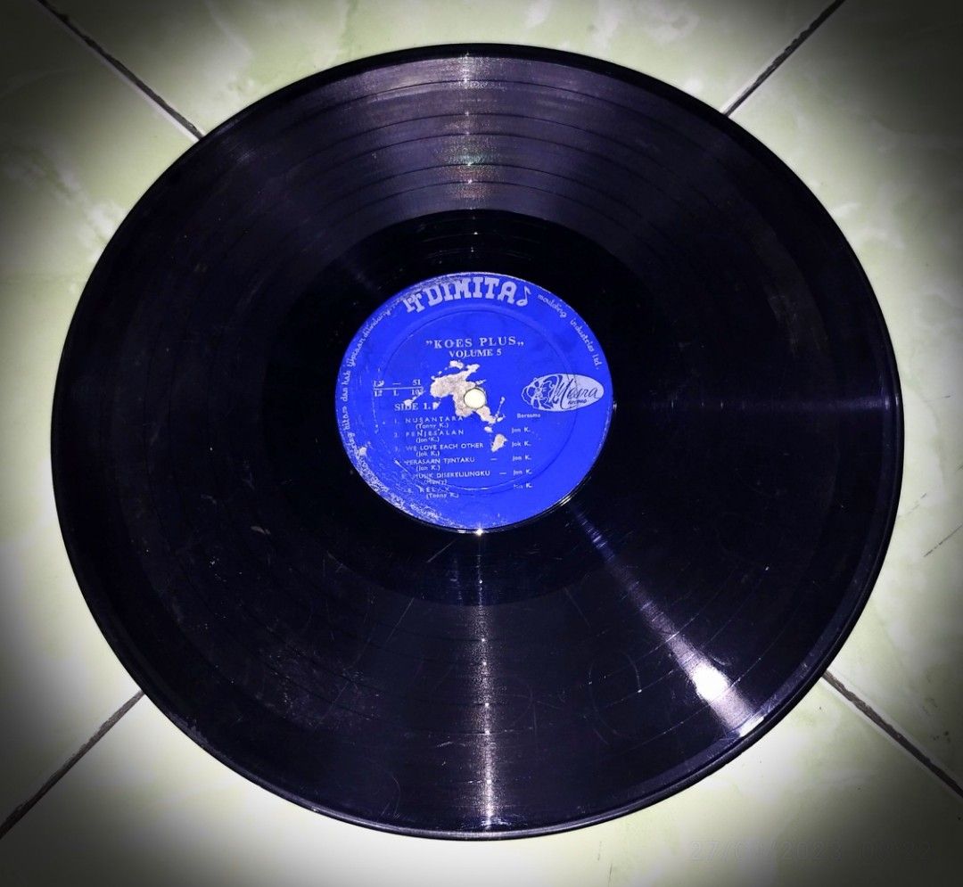 Vinyl Koes Plus vol 5 'NUSANTARA', Musik & Media, CD, DVD & Lainnya di ...
