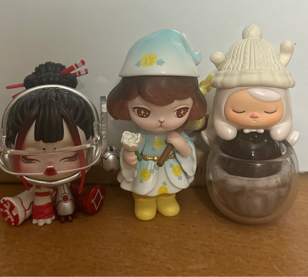 Popmart bundle (Bunny, Pucky, SP) The fool, iced penguin latte & law ...