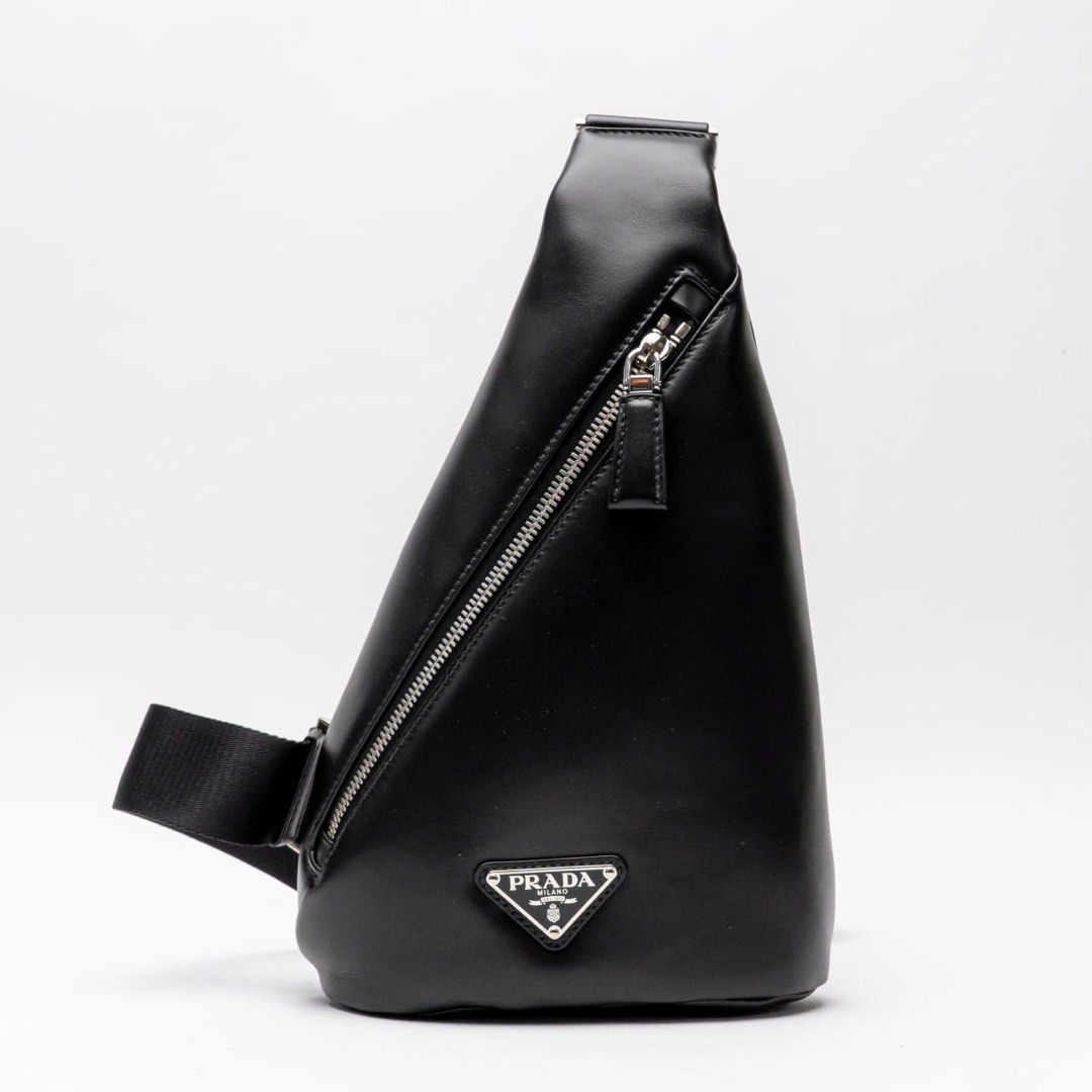 Prada, Fesyen Pria, Tas & Dompet , Tas Selempang di Carousell