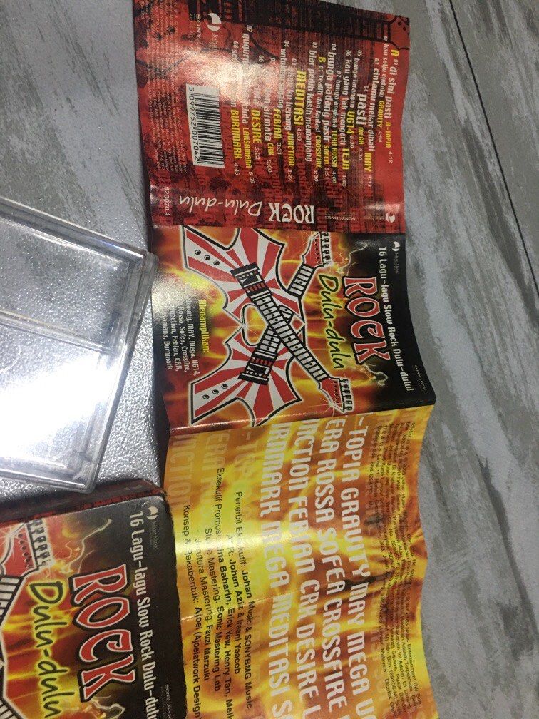 Rock dulu- dulu, Hobbies & Toys, Music & Media, Music Accessories on Carousell