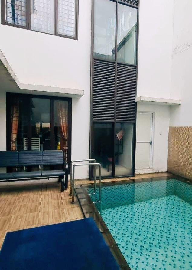 Rumah dengan kolam renang di BSD City, Properti, Dijual di Carousell