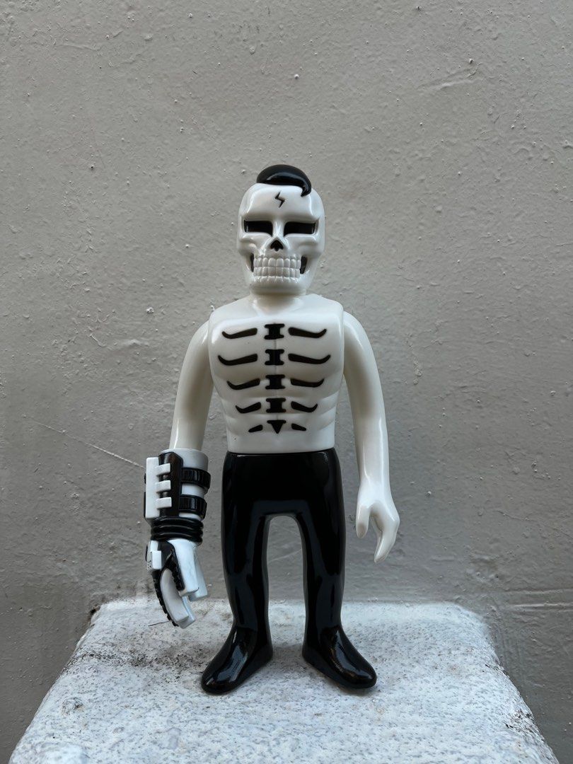 skull toys sofubi