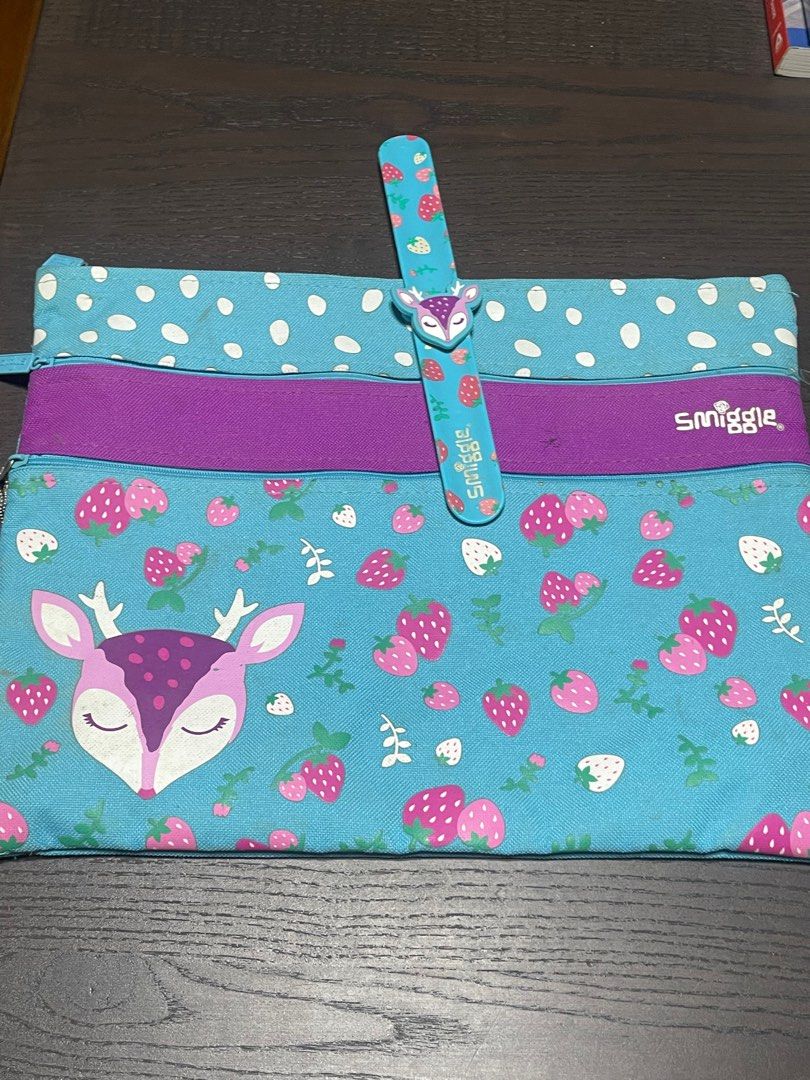 Smiggle envelope pouch short and snap Bracelet, Hobbies & Toys ...