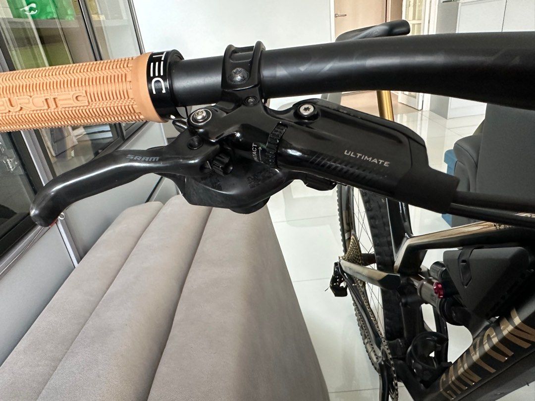 Sram Guide Ultimate Set of Front and Rear Levers and Calipers, Sports ...