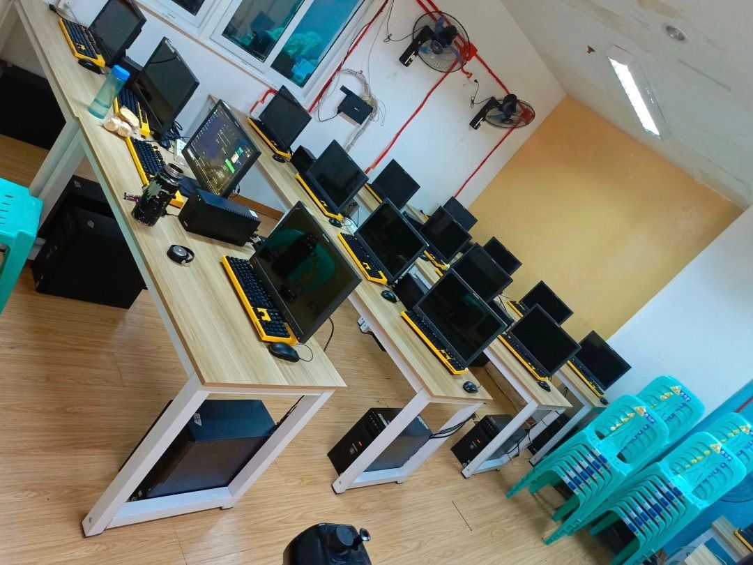 UPS/Mouse/keyboard/tabel144-60/cpu, Computers & Tech, Desktops on Carousell