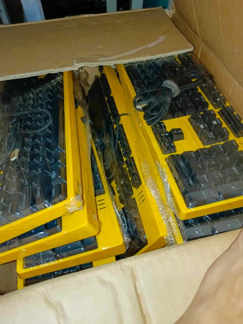 UPS/Mouse/keyboard/tabel144-60/cpu, Computers & Tech, Desktops on Carousell