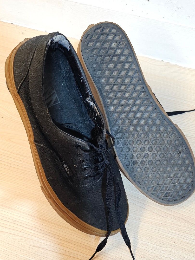 Vans black gum sole, Men's Fashion, Footwear, Casual Shoes on Carousell