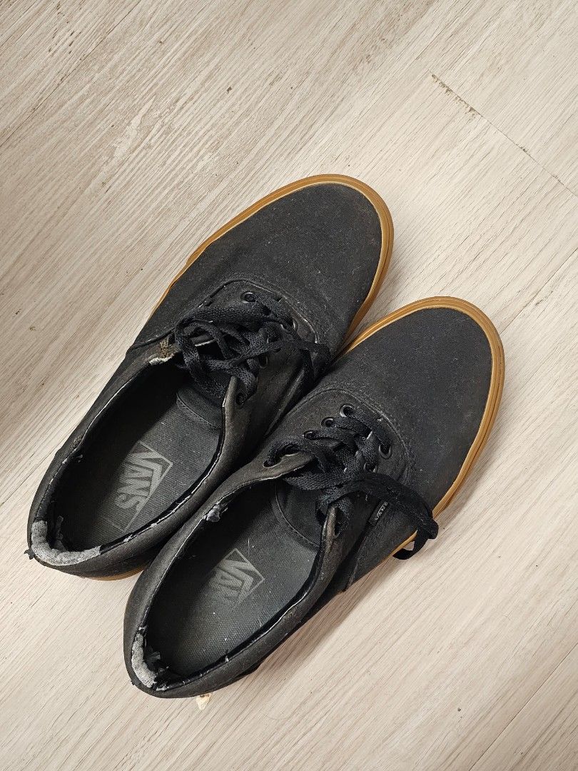 Vans black gum sole, Men's Fashion, Footwear, Casual Shoes on Carousell