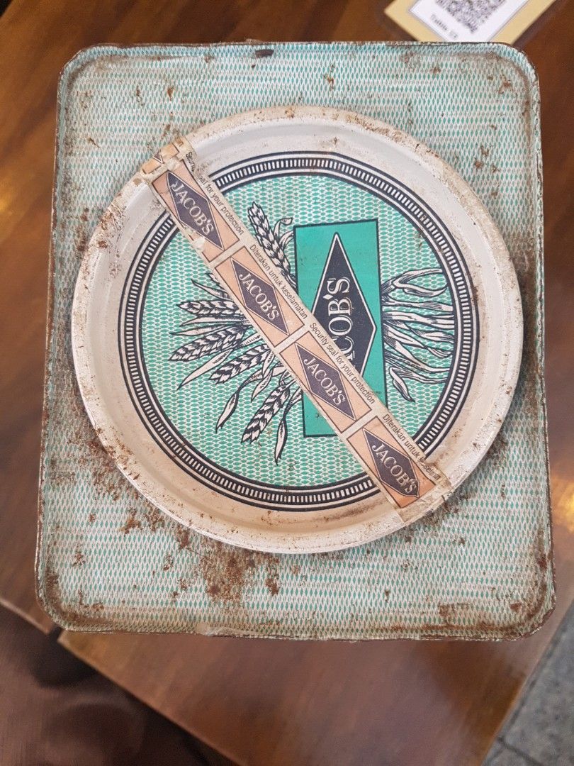 Vintage Jacob & Co cream cracker tin, Hobbies & Toys, Memorabilia ...