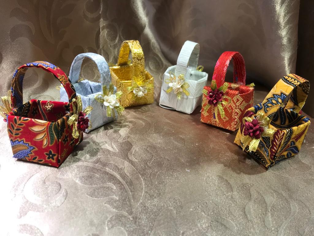 Wedding Gift / Berkat- Bakul Bunga Rampai, Hobbies & Toys, Stationery ...