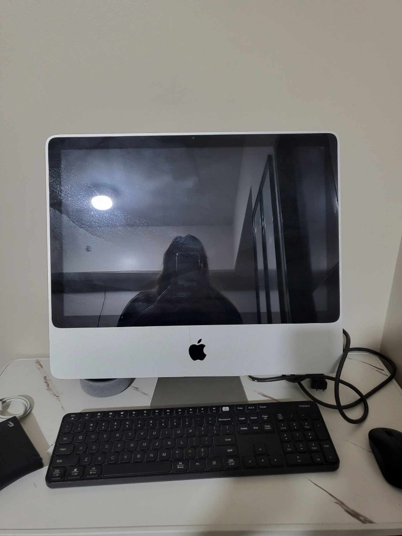 2009 imac 20 inch (complete with table), Computers & Tech, Desktops on ...