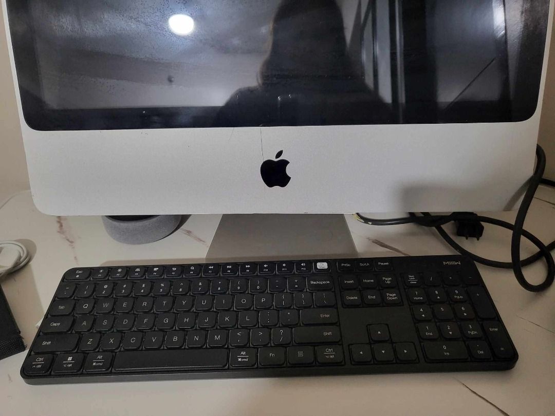 2009 imac 20 inch (complete with table), Computers & Tech, Desktops on ...