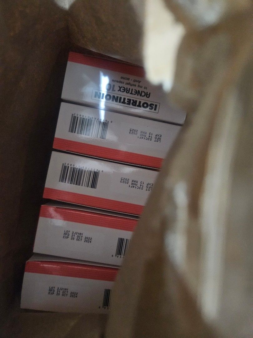 ACNETREX 10MG, Beauty & Personal Care, Face, Face Care on Carousell