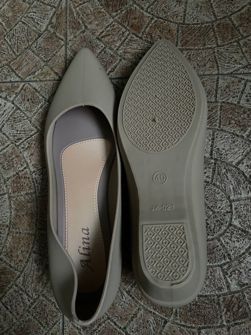Alina Woman Jelly Shoes, Women's Fashion, Footwear, Flats on Carousell