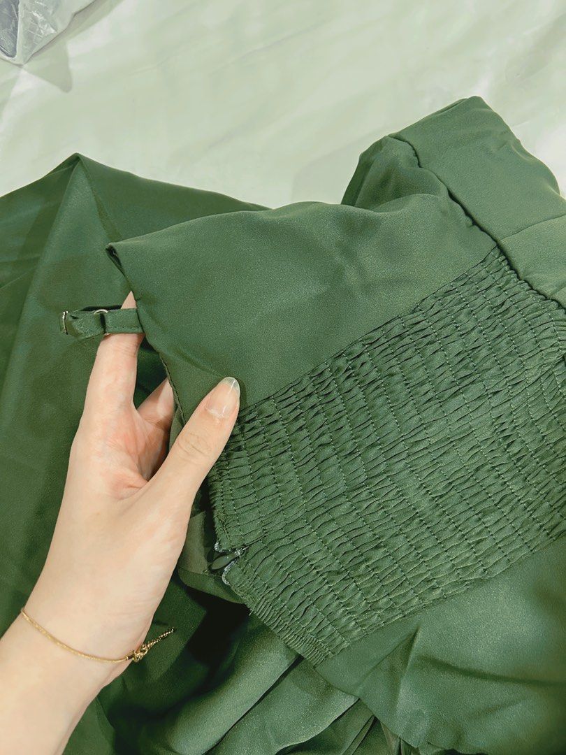 BN Green Satin Evening Prom Dress, Women's Fashion, Dresses & Sets, Evening dresses & gowns on ...